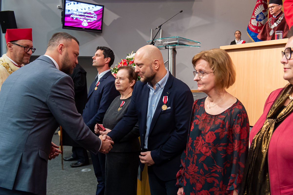 UWM: Instytut Nauk Politycznych - Pracownicy INP otrzymali wysokie ...